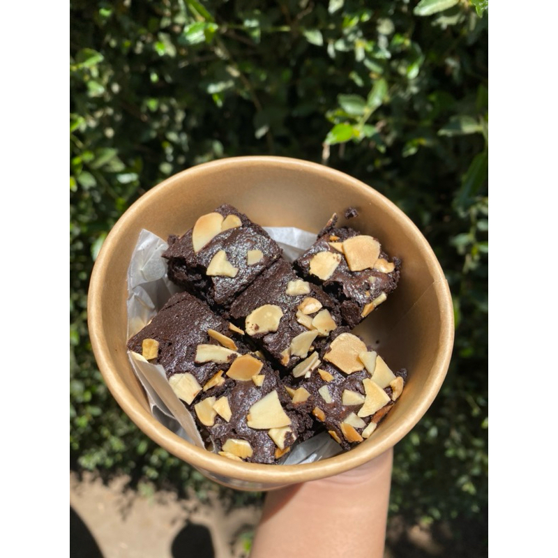 Jual [PO 2 HARI] ALMOND - BROWNIES BUCKET | FUDGY BROWNIES | BROWNIES ...