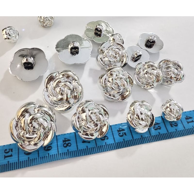 Jual 12 Pcs Kancing Hias Bunga silver ukuran 25 mm 21 mm 18 mm 13 mm ...