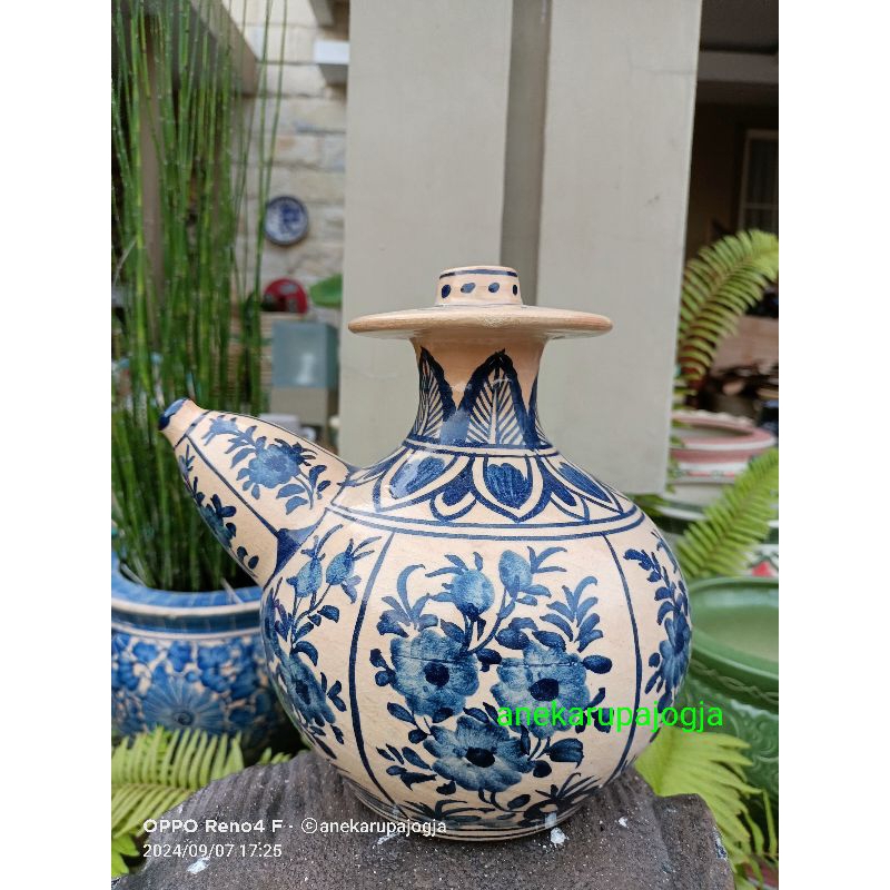 Jual Vas bunga bejana teko susu gambar bunga biru putih di buat seperti ...