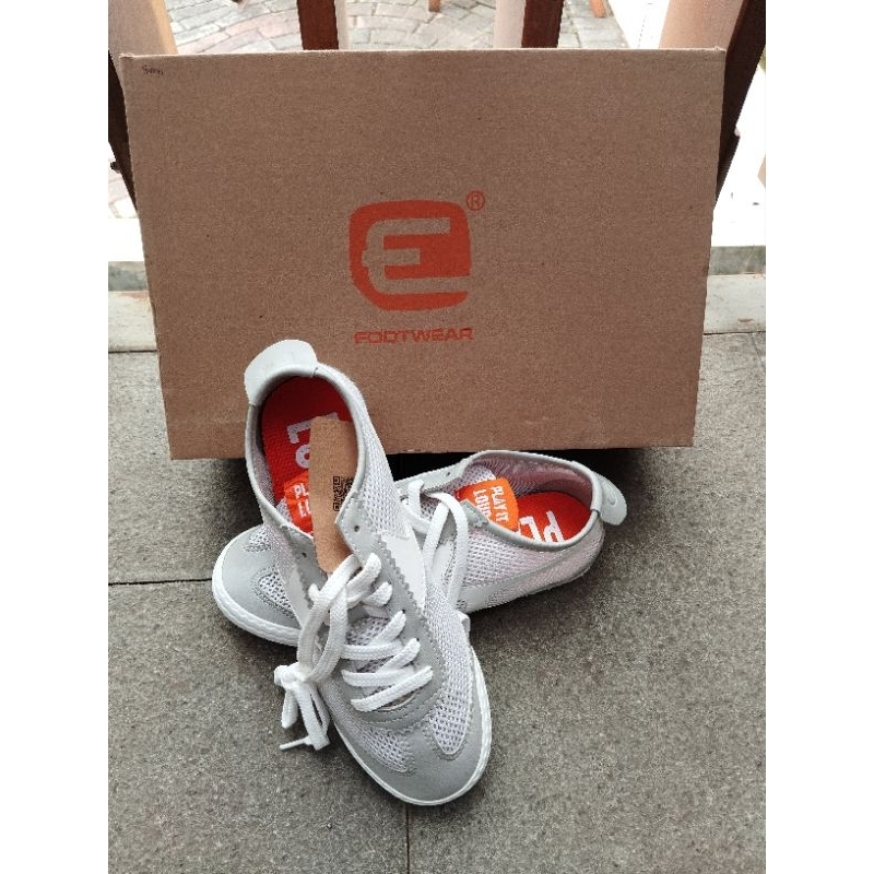 Jual Sepatu Excel Low Cloud White brand Emba | Shopee Indonesia