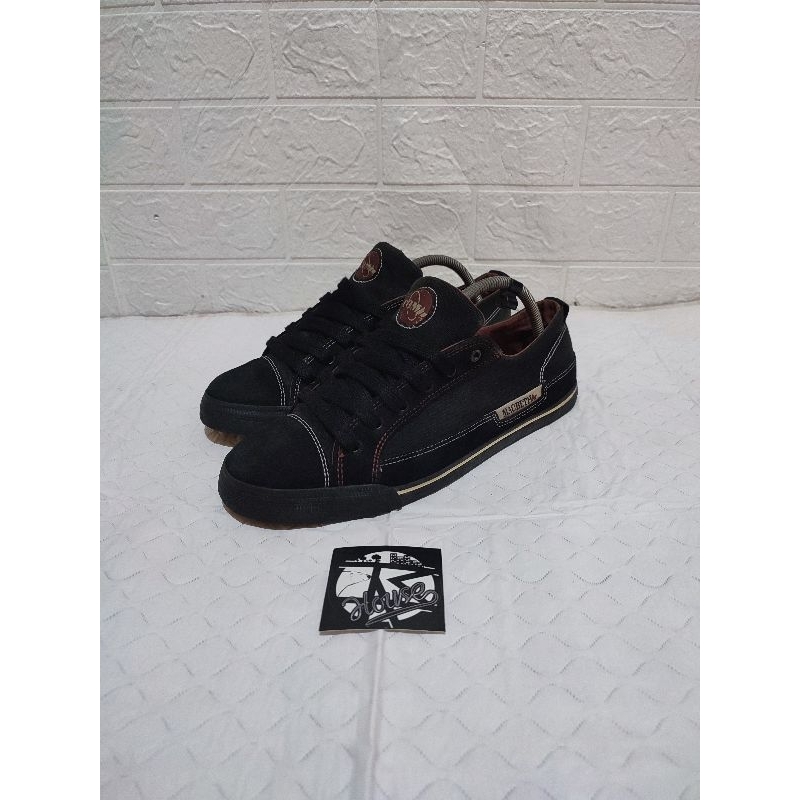 Jual Macbeth Matthew Tom Delonge Studio Project (RARE item) | Shopee ...