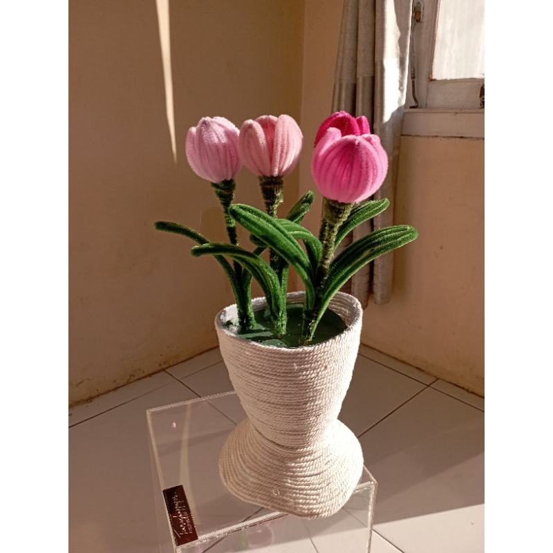Jual bunga tulip warna bisa request | kawat bulu | pipecleaner | harga ...
