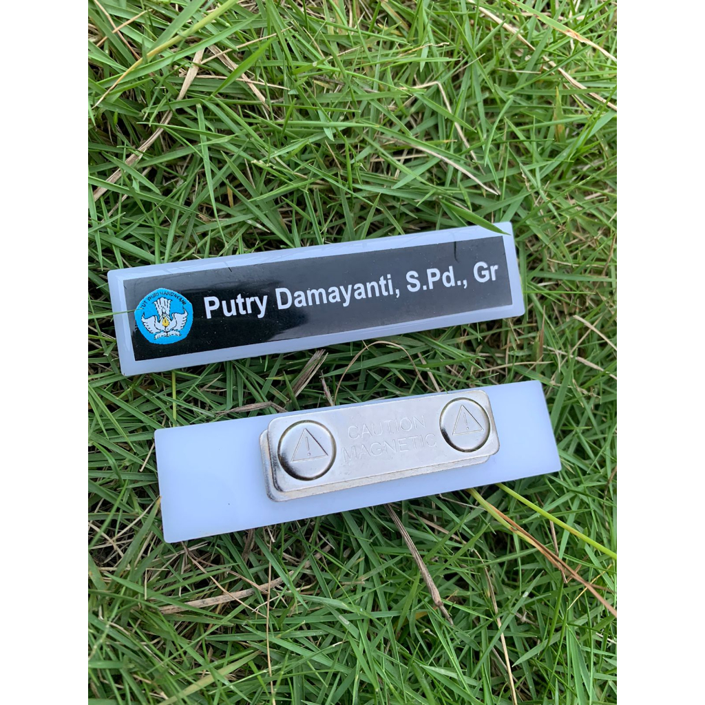 Jual Papan Nama Dada Resin Murah | Name tag Sekolah | Name tag kantor ...