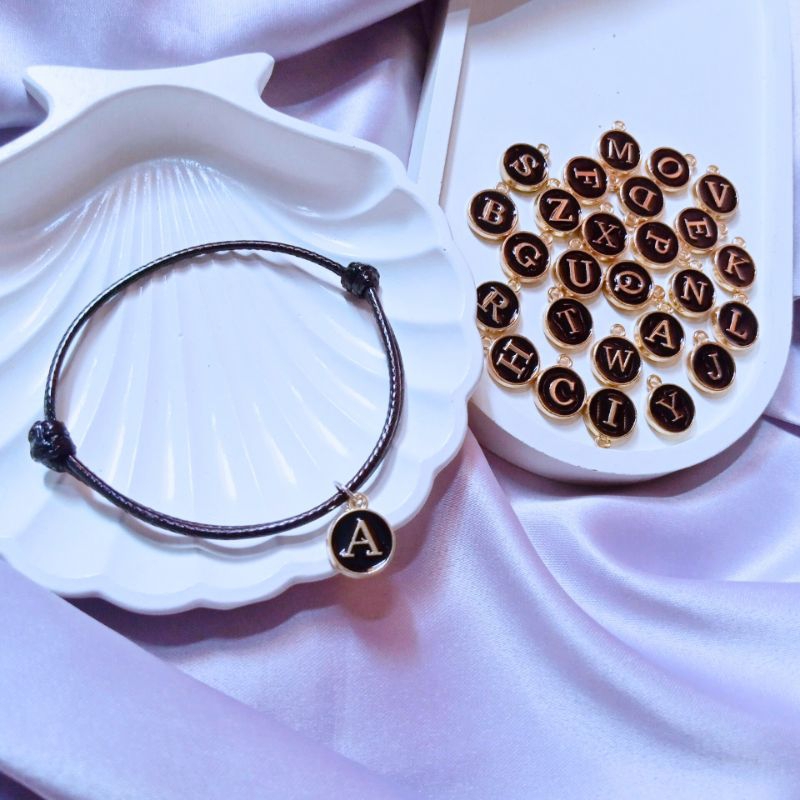 Jual ( Beerrysaa ) GELANG HURUF CHARM GANTUNG HITAM GOLD #dpn | Gelang ...