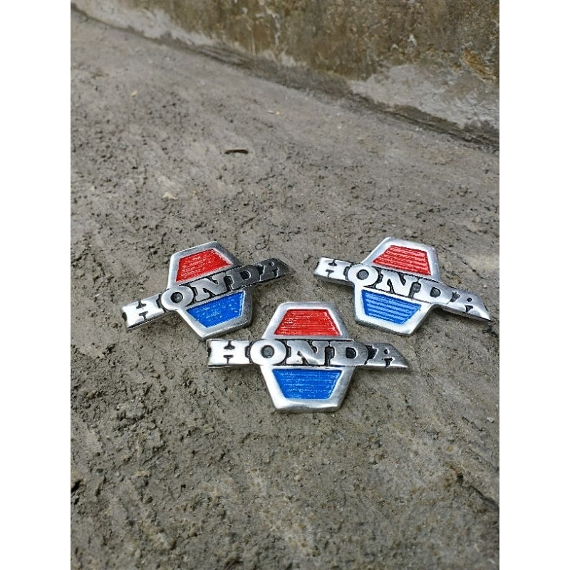 Jual Emblem logo sayap honda c70 emblem dek c70 | Shopee Indonesia