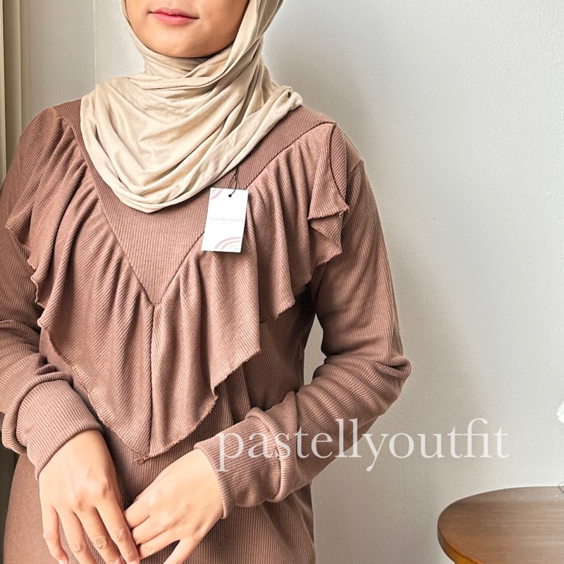 Jual Blouse V Ruffle Bahan Rib Pastelly | Shopee Indonesia