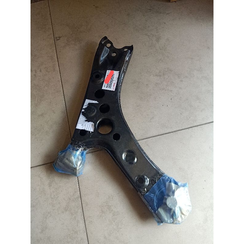 Jual Lower arm sayap bawah Innova zenix original | Shopee Indonesia