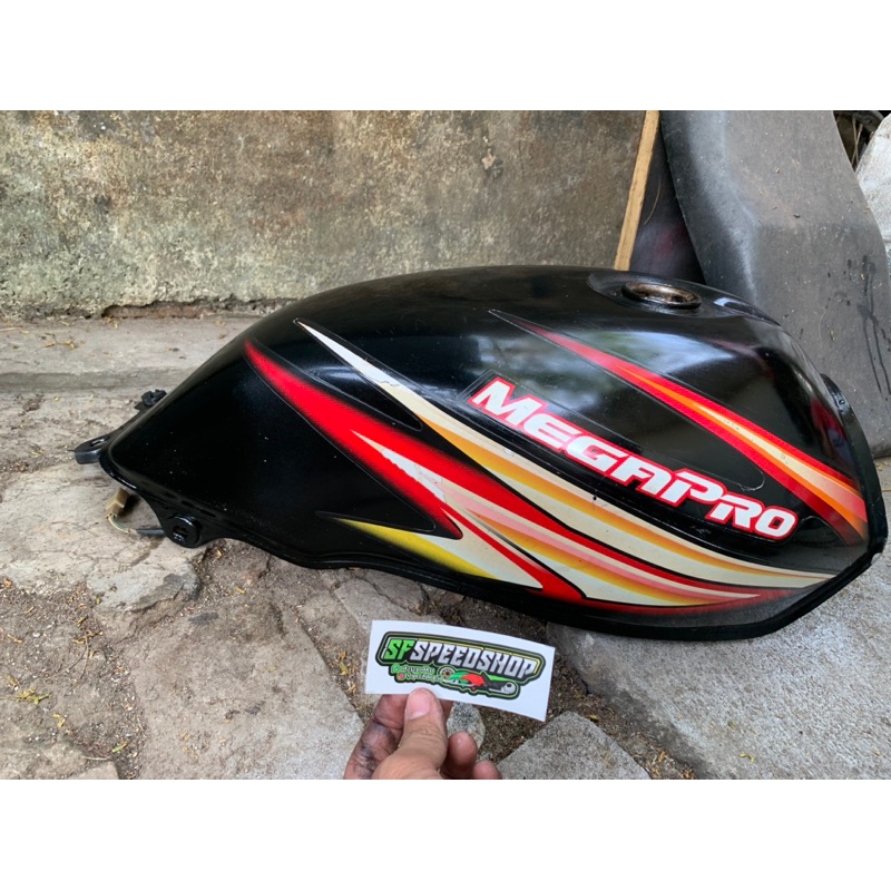 Jual Tangki megapro hiu mp pro lama utuh original copotan motor ...
