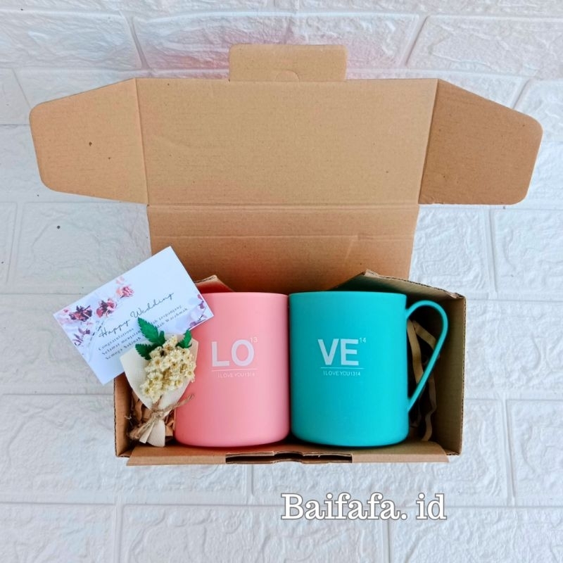 Jual Hampers Mug Couple LOVE | Kado Pernikahan Cangkir | Hadiah Wisuda ...
