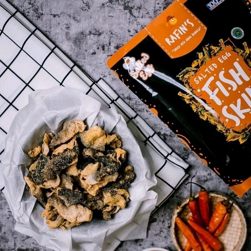 Jual FISH SKIN Keripik kulit Ikan Patin Rafins Snack Rasa Salted egg ...