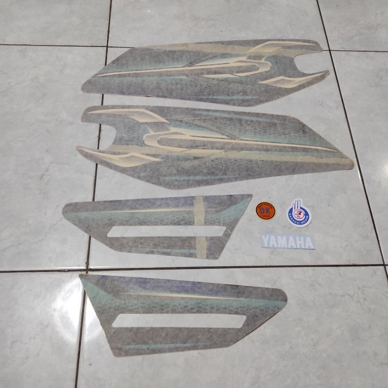 Jual stiker stripping striping decal graphic Yamaha RX King 135 robot ...