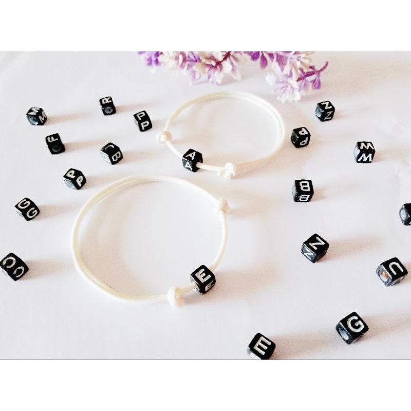 Jual Gelang korea tali putih/ Gelang Custom inisialmu!!! (A-Z) | Shopee ...