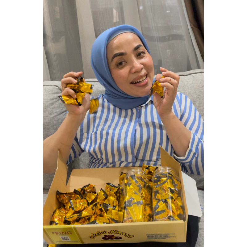 Jual musdalifah coklat almond - 1 karton coklat almond isi 4 toples d ...
