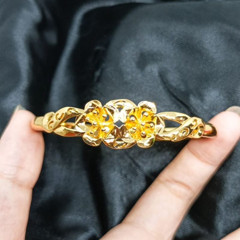 Jual Gelang Model bunga Terbaru lapis emas 24 dnegan diameter 60 model ...