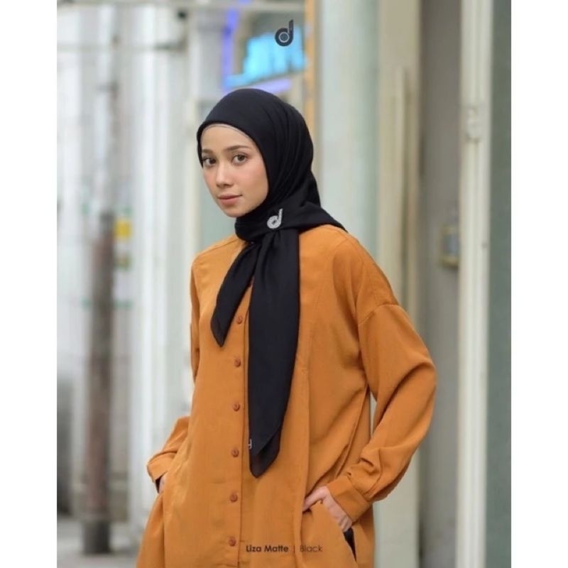 Jual DEENAY LIZA MATTE GOLD DAN LOGO | Shopee Indonesia