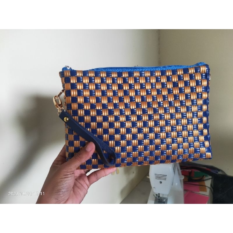 Jual dompet pouch anyaman clutch anyaman#dompet#mini#pouch | Shopee ...