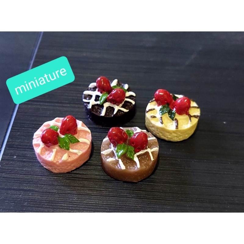Jual miniature strawberry cake bulat | Shopee Indonesia