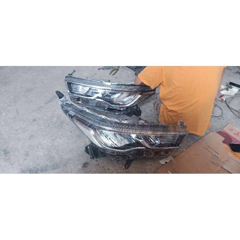 Jual headlamp innova 2023 innova reborn zenix original hrga satuan ...