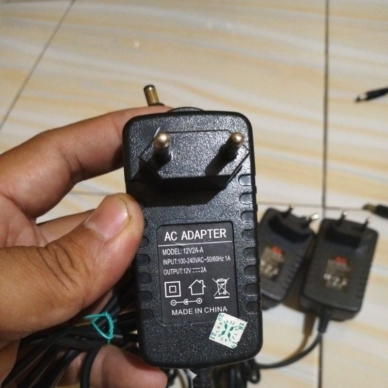 Jual adaptor 12 volt 2A Bekas Normal Real picture | Shopee Indonesia