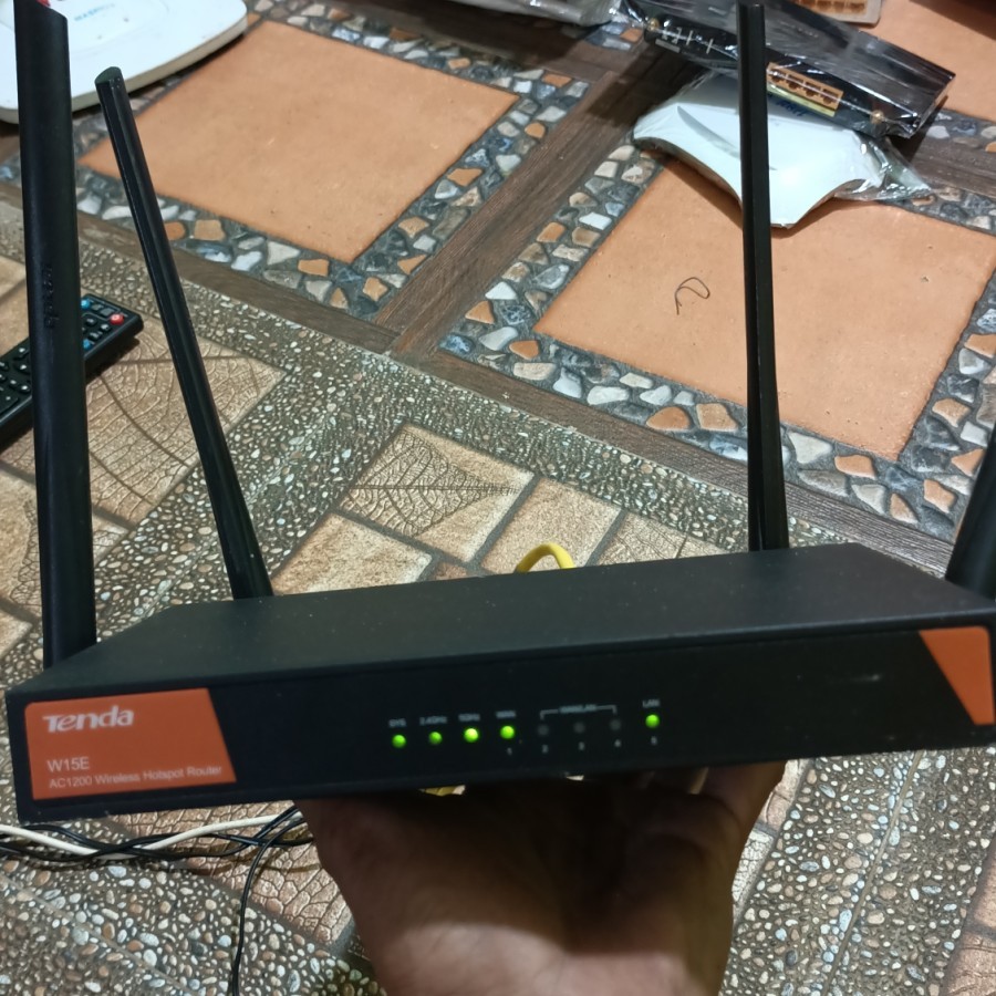 Jual TENDA W15E-AC1200 Wireless Hotspot Router | Shopee Indonesia