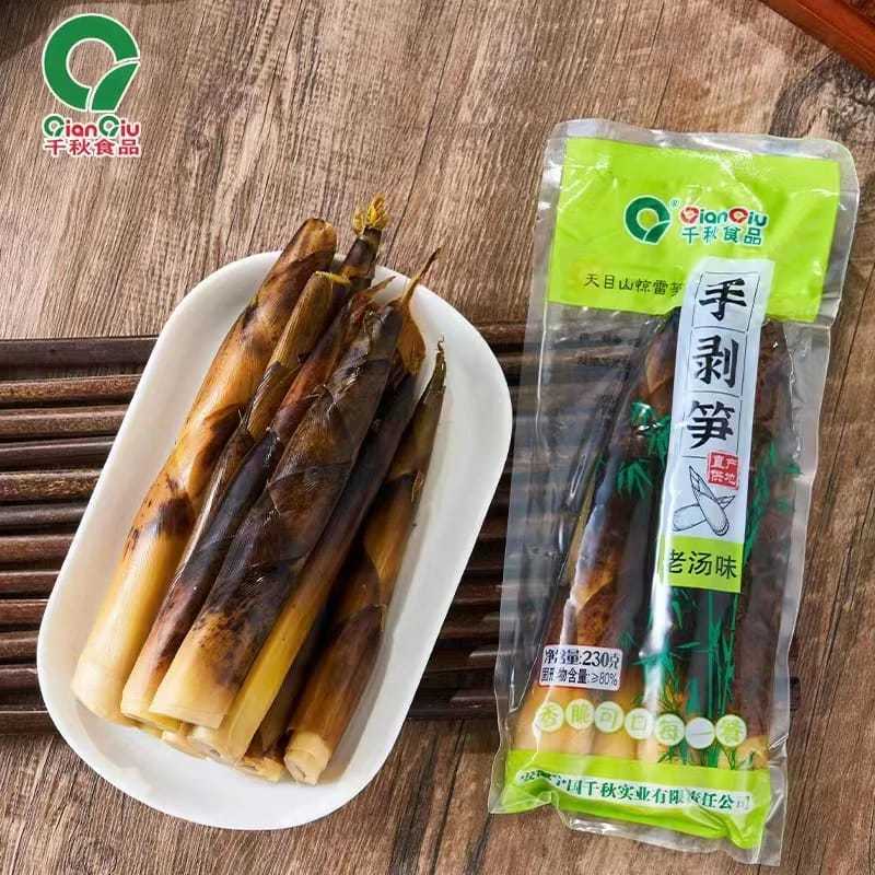 Jual Rebung yang dikupas dengan tangan siap untuk dimakan rebung acar ...