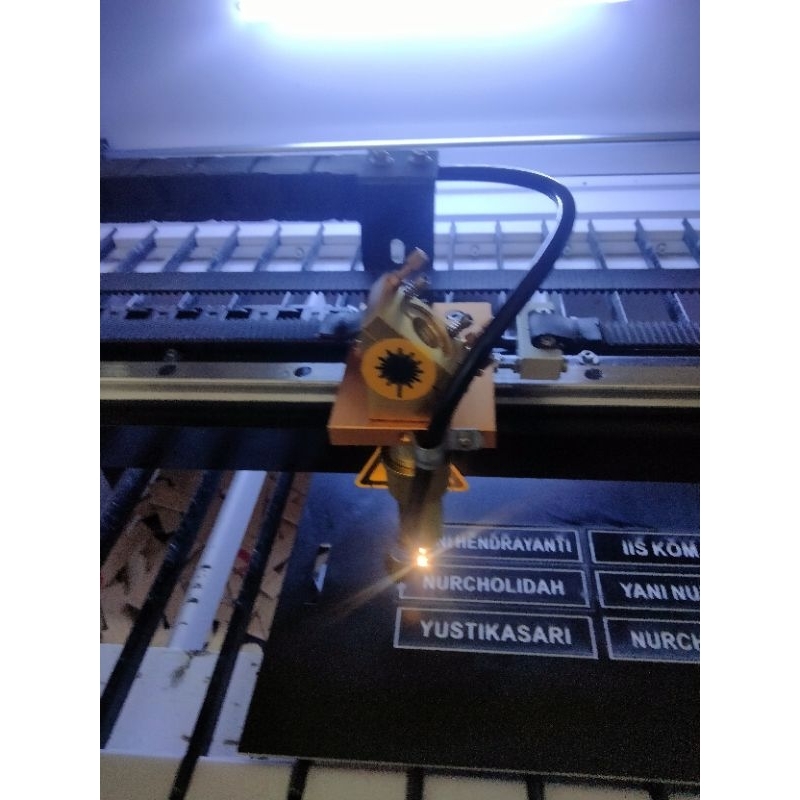 Jual Nama dada / nama hitam / nama grafir / name tag Grafir / nama PDH ...