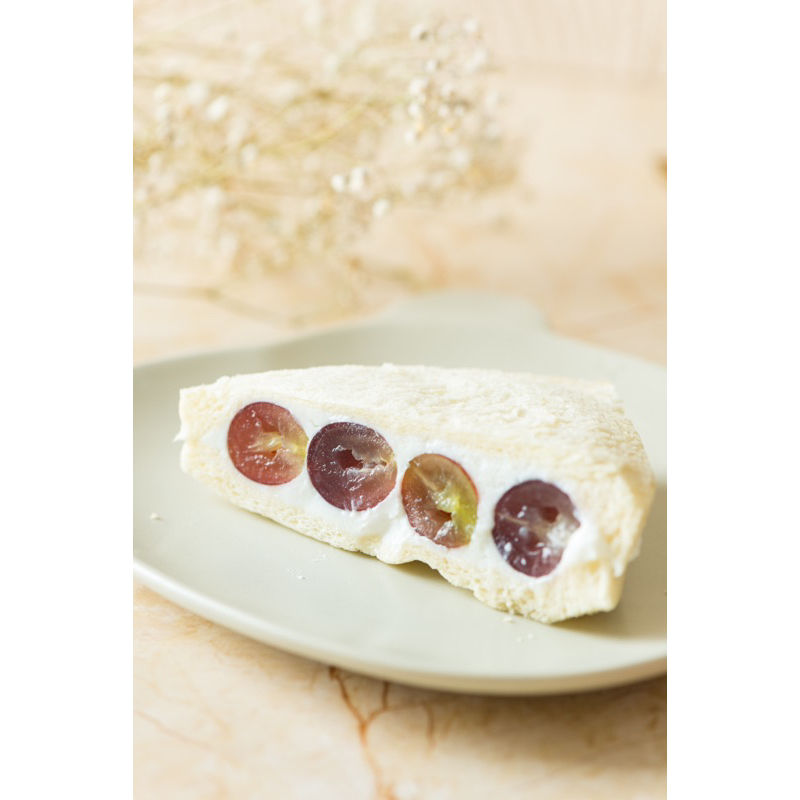 Jual fruit sando / fruit sandwich anggur, mangga, strawberry mooi tng ...