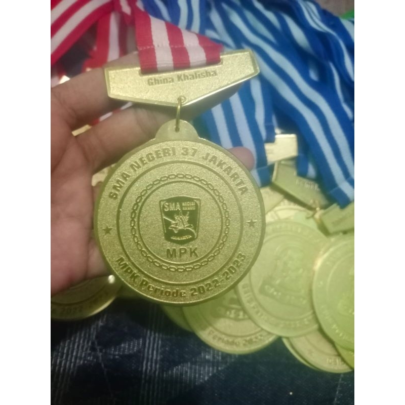 Jual medali wisuda logam kuningan | Shopee Indonesia