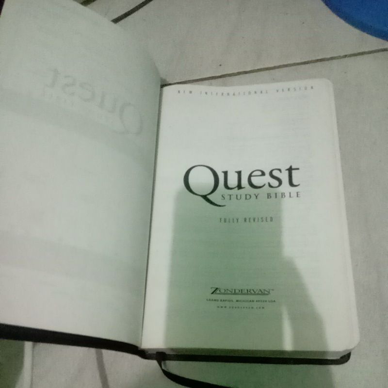 Jual fully revised holy bible quest study bible | Shopee Indonesia