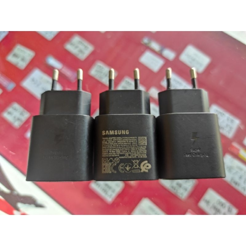 Jual adaptor samsung 25 wat super fast bekas copotan hitam di jamin original (agak lecet - Lecet ...