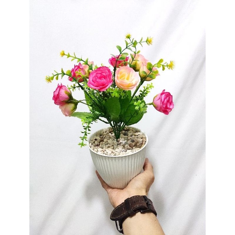 Jual Bunga hias mawar artificial x5 + pot | Shopee Indonesia