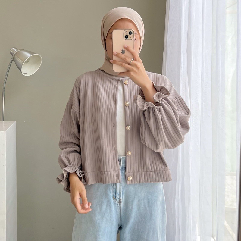 Jual LULA CARDIGAN PUFFY KNIT KOREAN STYLE CARDI BUTTON KANCING VINTAGE | Shopee Indonesia