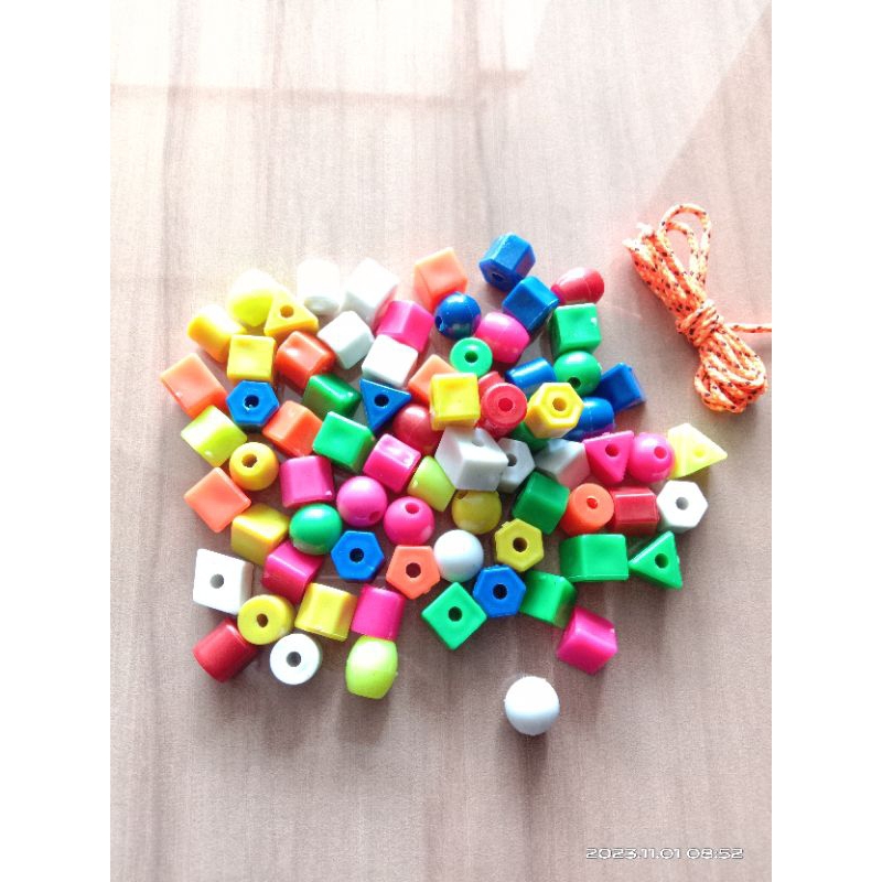 Jual Mainan Edukasi Anak Meronce Manik Bentuk Geometri Warna Warni Isi ...
