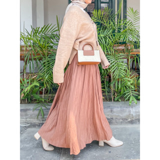 Jual Queenie Skirt by Kimka hijab | Rok Cringkle Korea | Rok Jumbo ...
