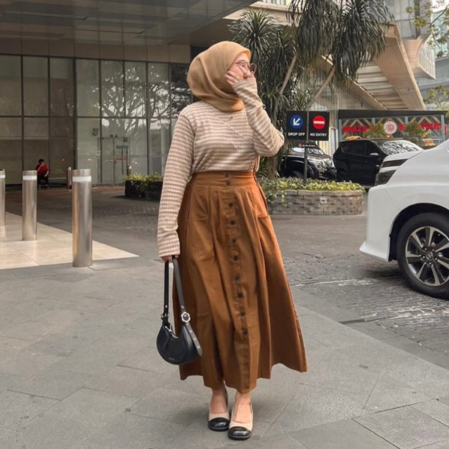 Jual NUNA SKIRT - Rok Maxi Model Lipit Variasi Kancing Bahan Twill ...
