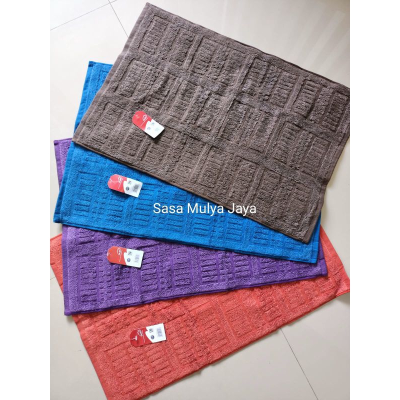 Jual Keset Kaki Merah Putih Uk. 45x65 cm grade A | Shopee Indonesia