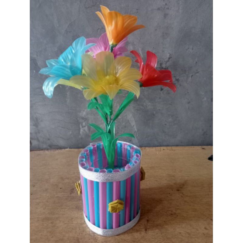 Jual bunga dan pot bunga plastik sedotan isi 6 tangkai bunga | Shopee ...