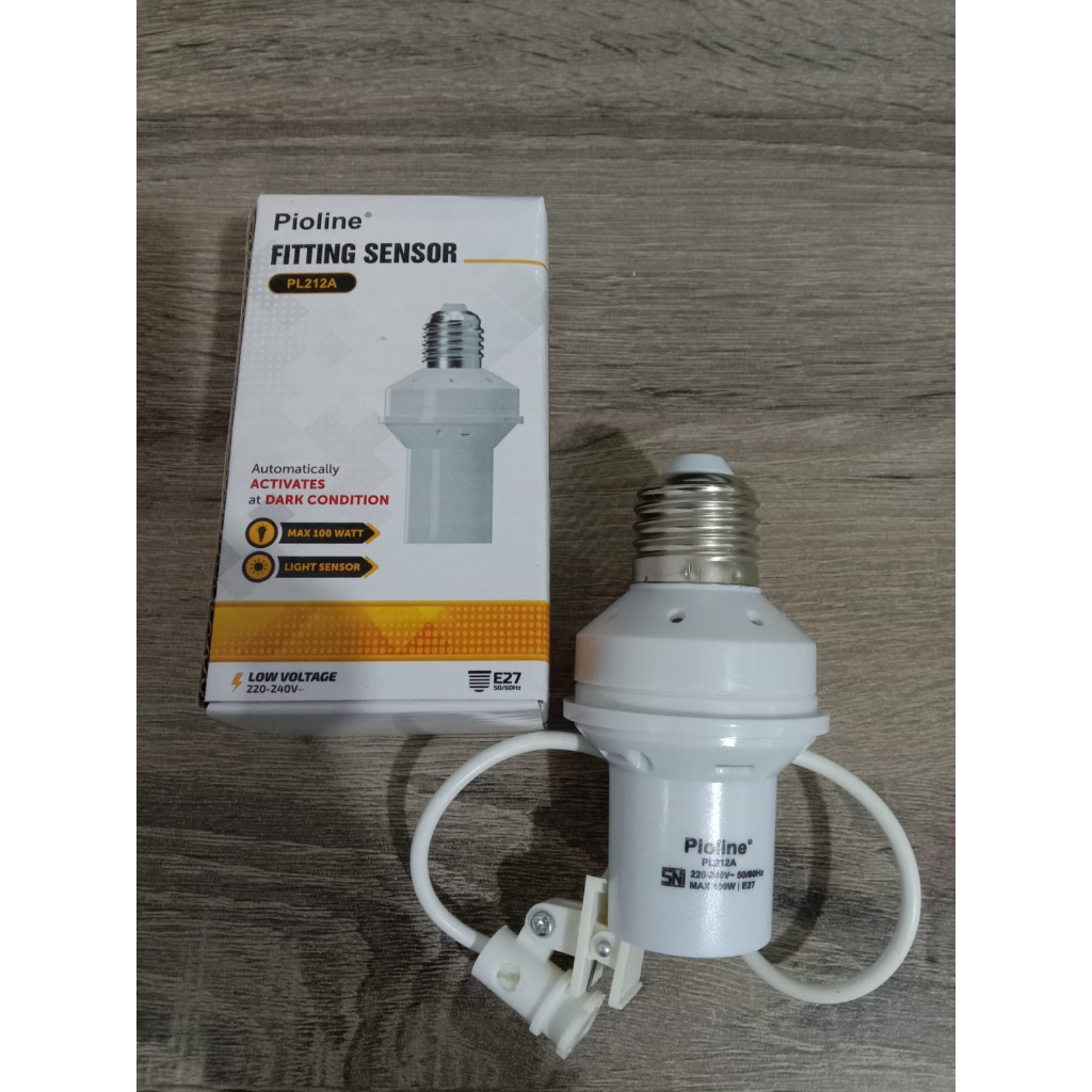 Jual Fiting lampu sensor Pioline Fitting Lampu Otomatis Sensor Cahaya ...