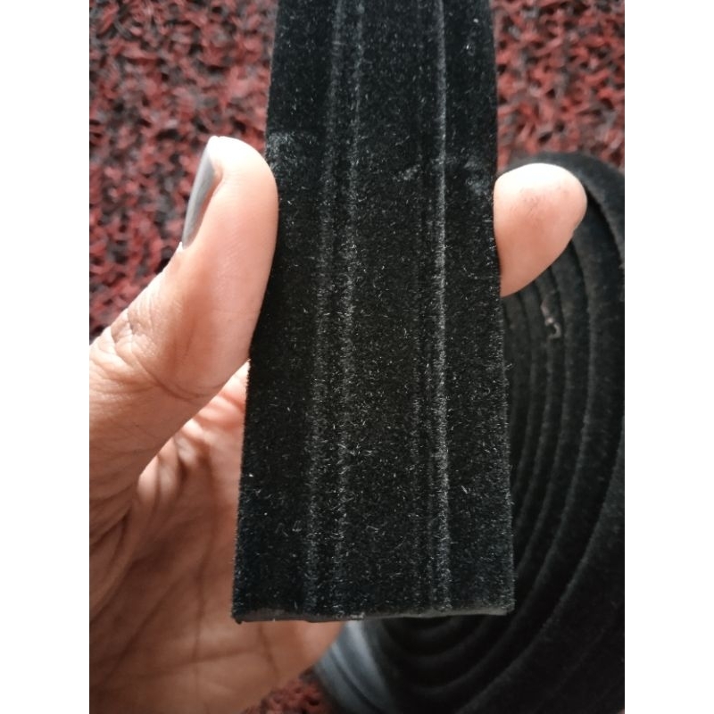 Jual Karet Rel Kaca Mobil Beludru (1roll=2,5mtr) | Shopee Indonesia