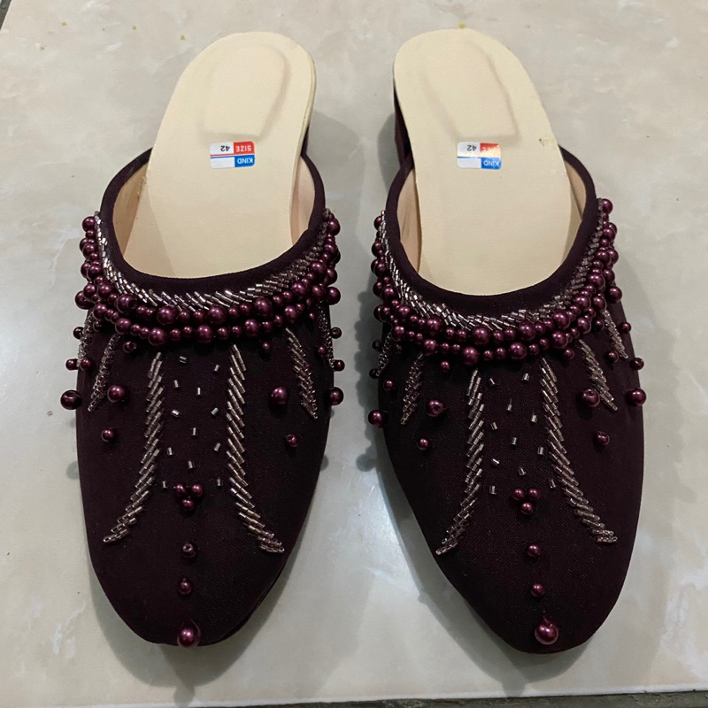 Jual (BUKAN HITAM )selop sandal sepatu pengantin jawa payet Burgundy ...