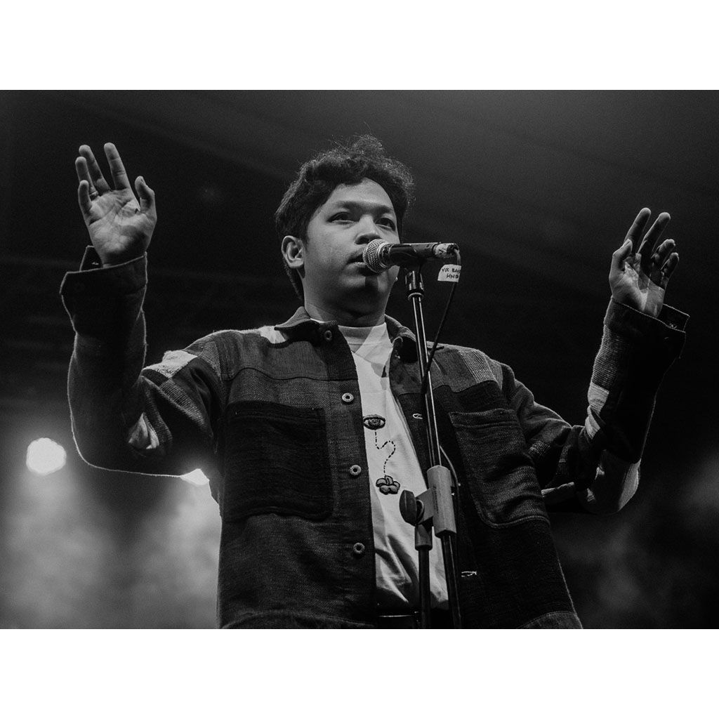 Jual poster band Feast & Hindia (bisa custom foto) | Shopee Indonesia