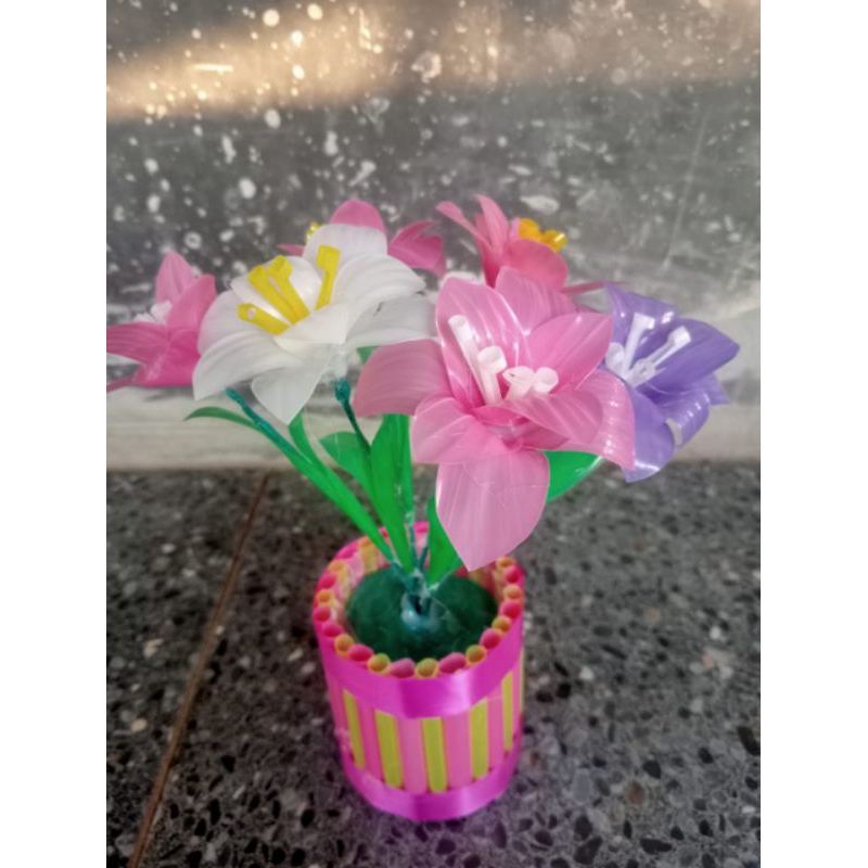 Jual bunga dan pot isi bunga 6 tangkai bunga plastik sedotan | Shopee ...