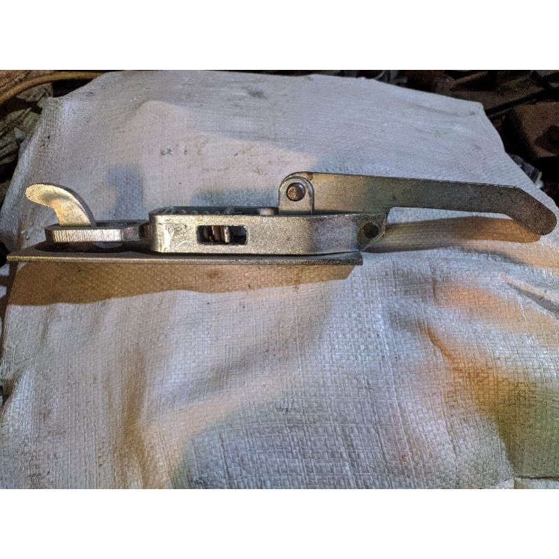 Jual kuncian per wing box model tekuk / klem samping truk box | Shopee ...