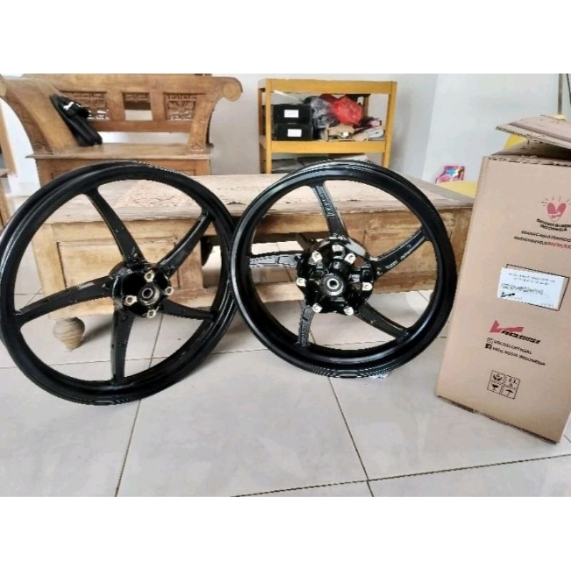 Jual velg racing V Rossi palang mamba Ninja RR ukuran 17x215/300 hitam ...