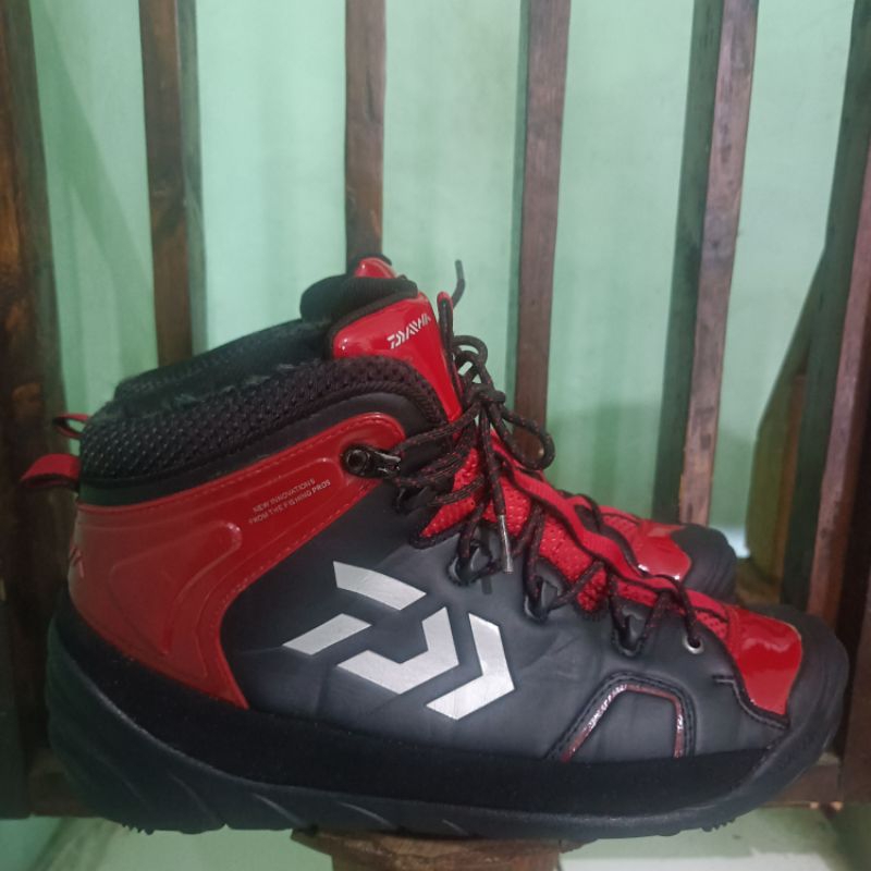 Jual Daiwa DS-2111 sepatu Mancing (fishing) | Shopee Indonesia