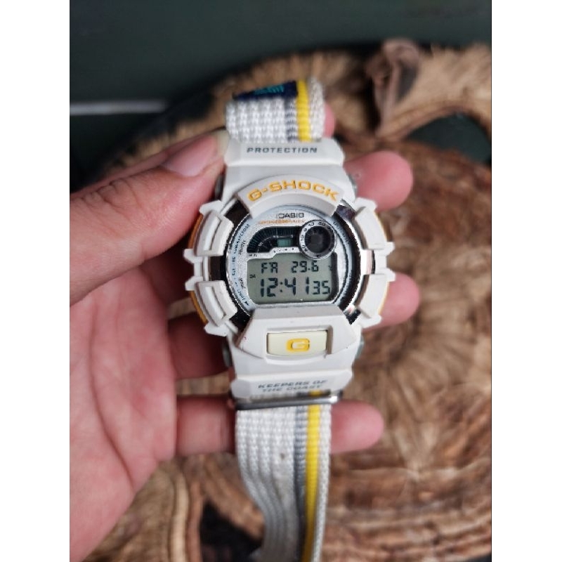 Jual G shock dw 9500 kuning | Shopee Indonesia