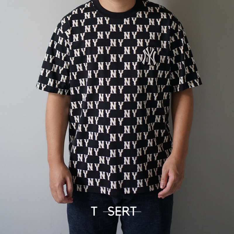 Jual MLB NY Yankees Basic Monogram All Over Tee Black Gold Original ...