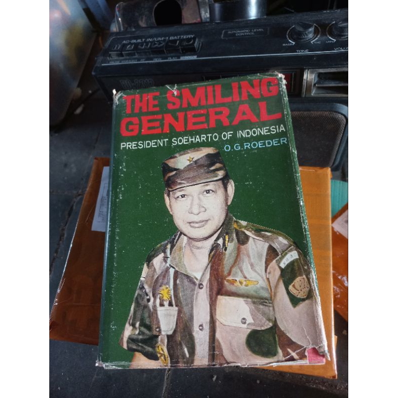 Jual Buku The Smiling general president soeharto of indonesia og roader ...