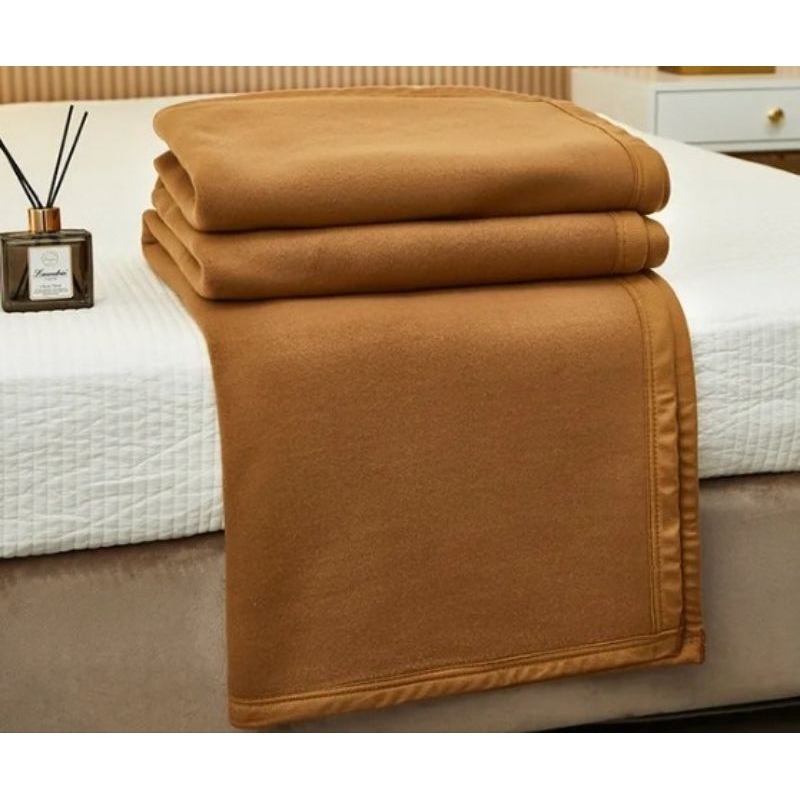 Jual Selimut hotel polos uk 160×200 | Shopee Indonesia