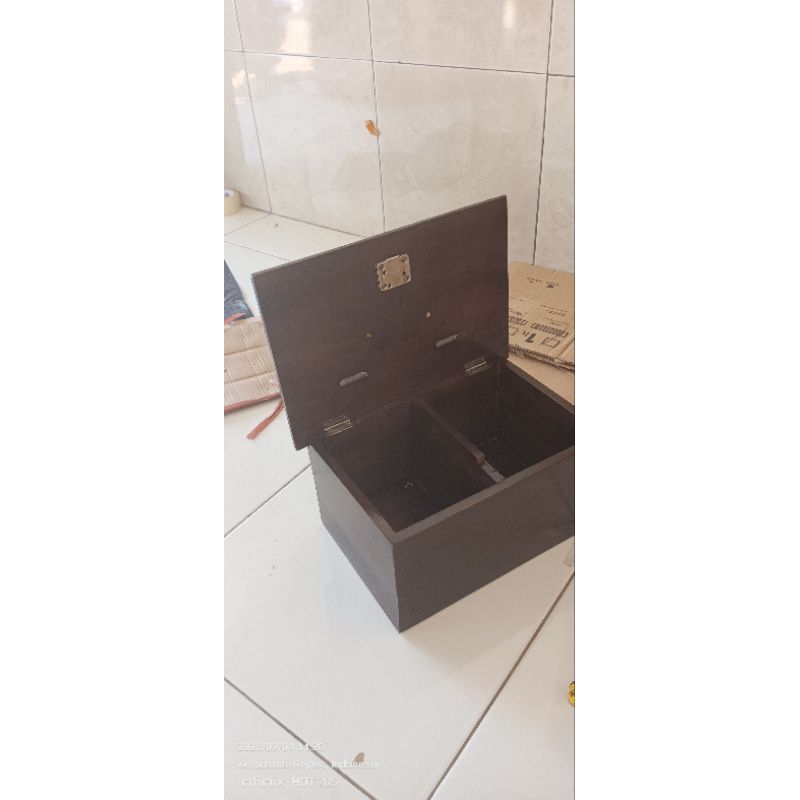 Jual kotak amal dan celengan kotak sedekah dengan 2 skat dan 2 lubang ...